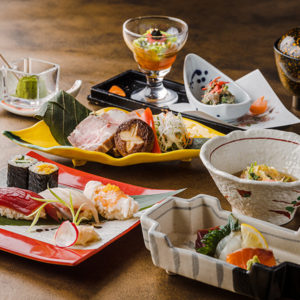 【8/9～17限定】お盆期間の特別コースをご用意いたしました！ | SUSHI SAKE いぶき 東京駅 TEKKO avenue店
